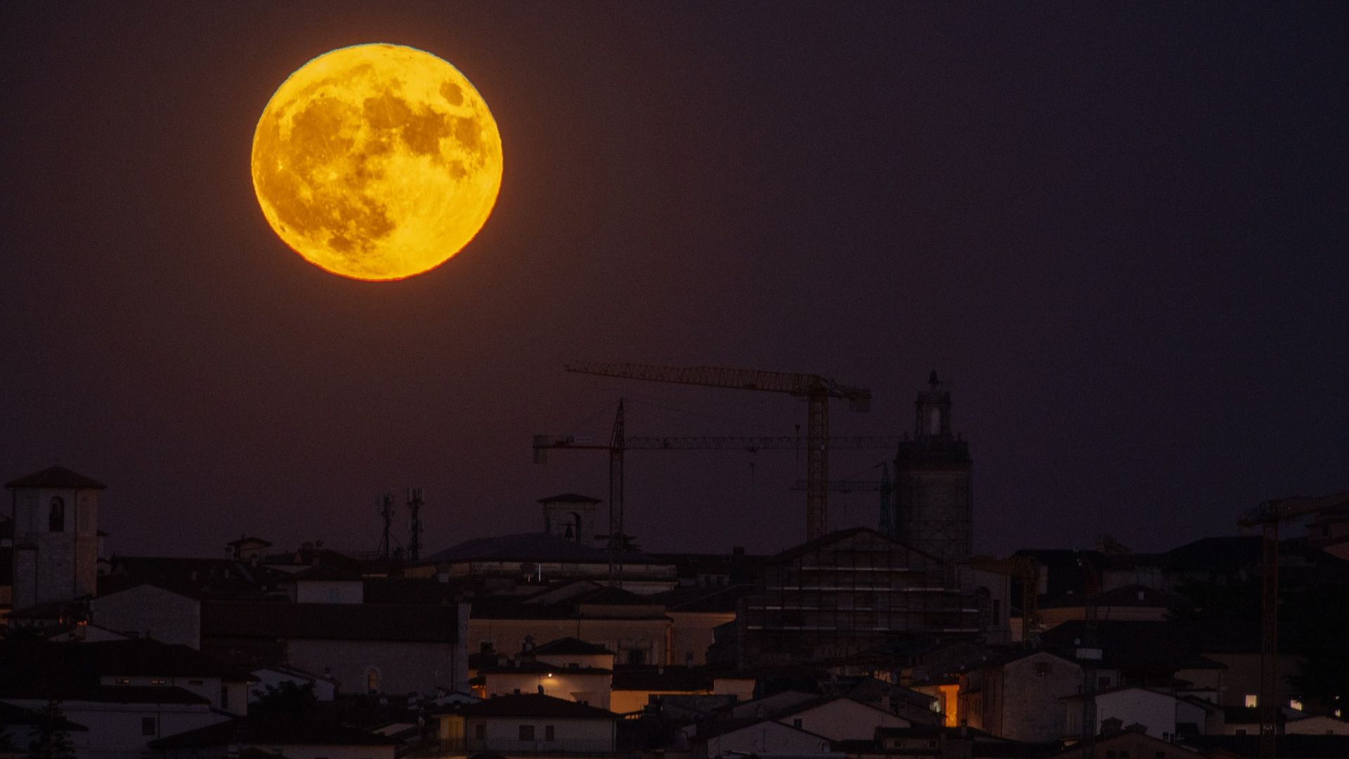 Amazing photos of the Buck supermoon of 2022 from around the world | Space