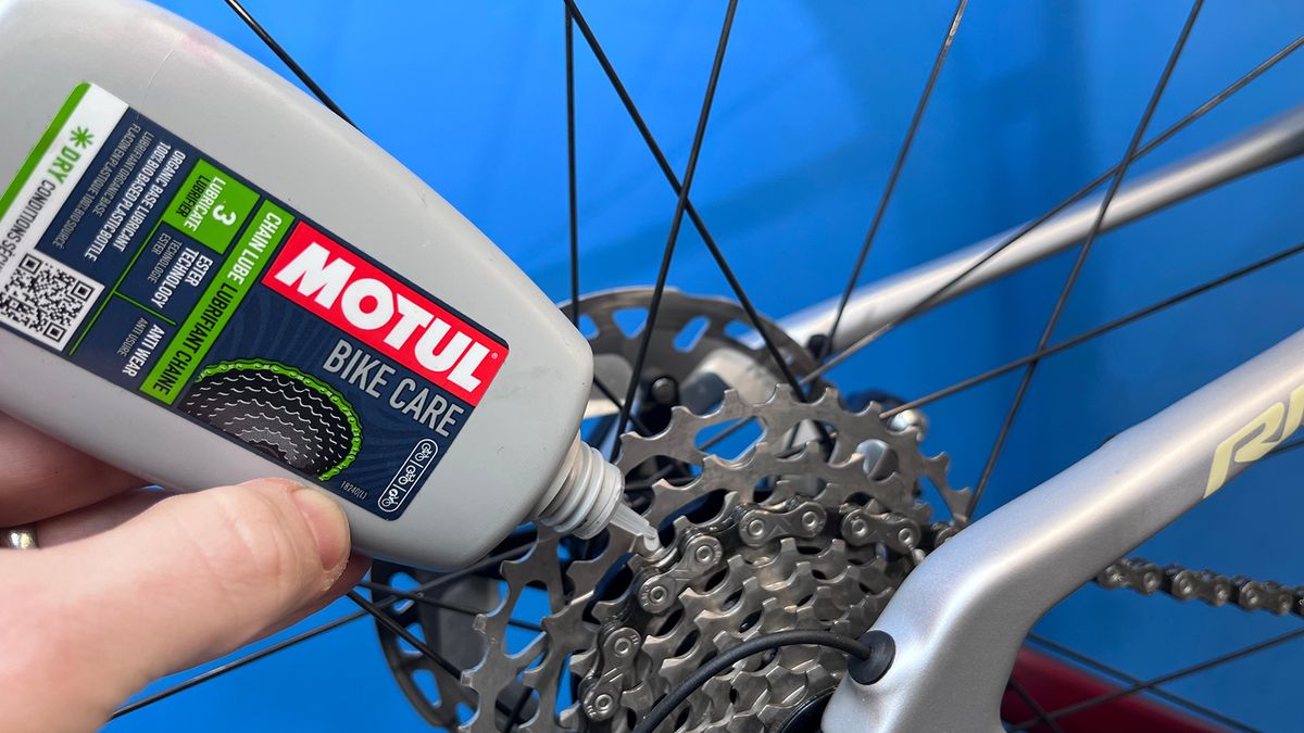 Motul Chain Lube Dry review | Bike Perfect