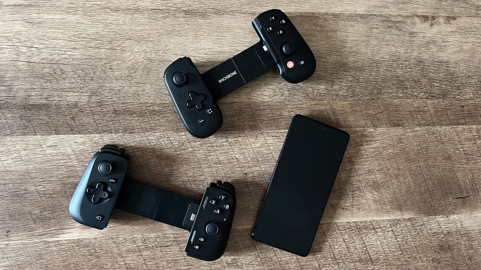 Razer Kishi V2 vs Backbone One: which mobile controller should you buy ... Razer Kishi V2 vs Backbone One: which mobile controller should you buy ...