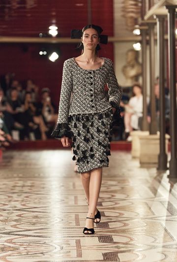Bows! Tweed! Skirt Suits! Chanel Reimagines Classic House Codes at ...