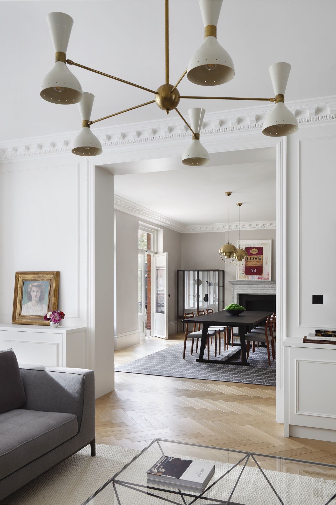 This period apartment combines traditional elegance with a contemporary ...