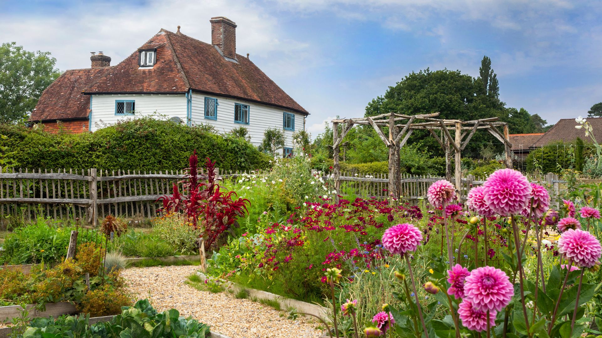 This 12the century Sussex farmhouse has a colorful interior | Homes and ...