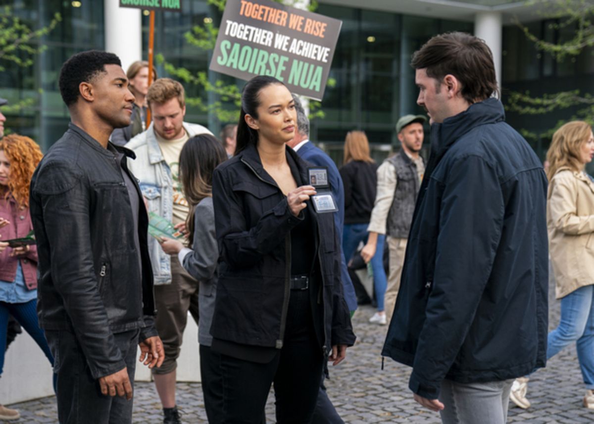 First Looks At FBI: International's London Case Introduce Smitty's Mom ...