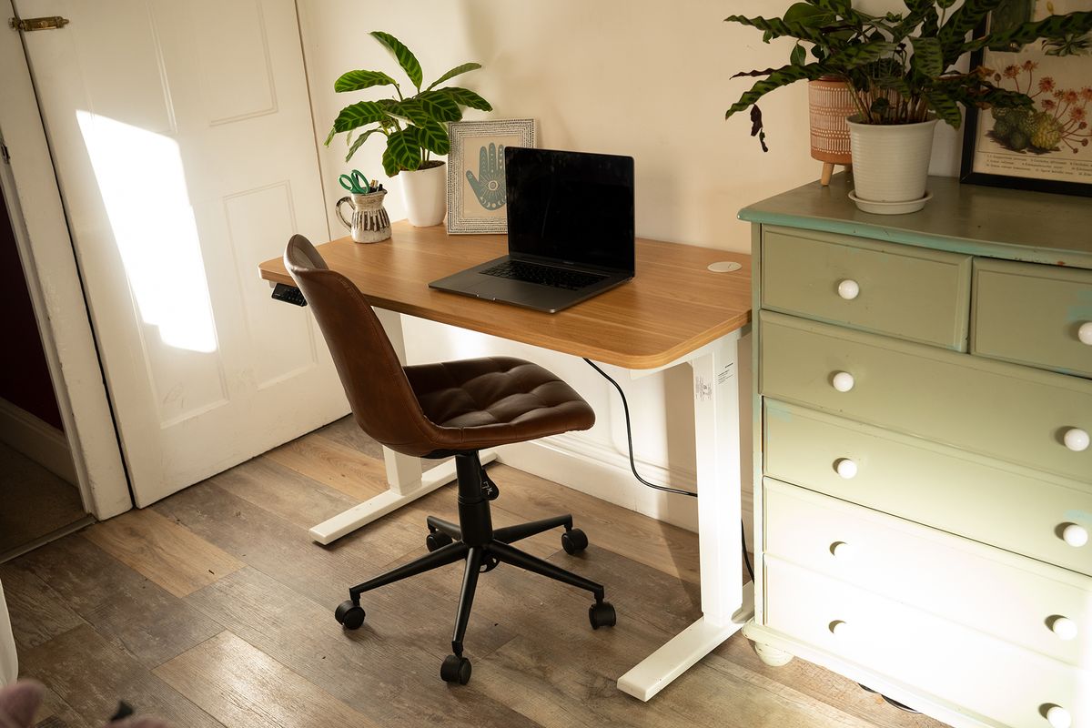 Maidesite S2 Standing Desk review | Digital Camera World