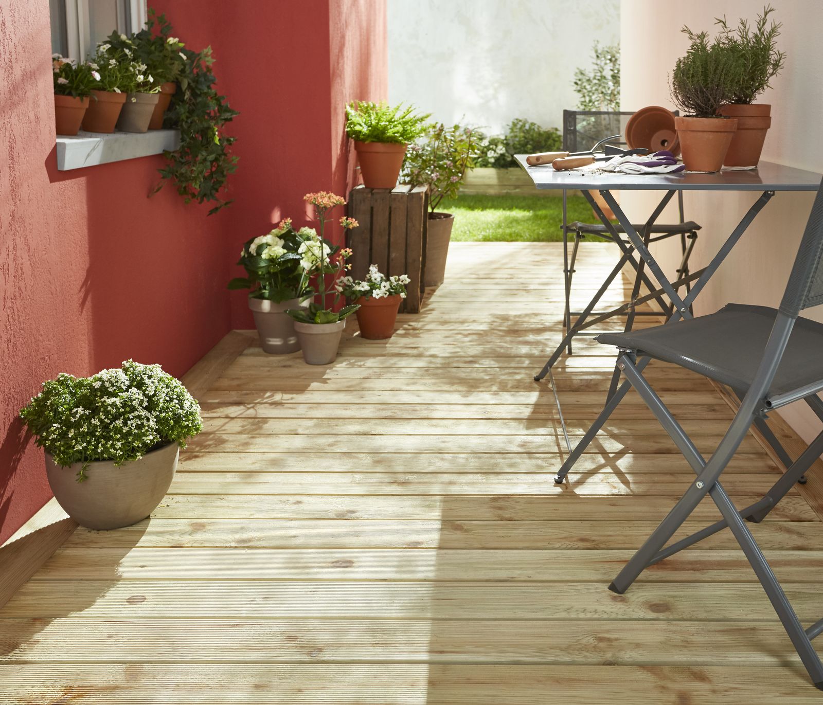 Best decking: our top buys for a modern space | Gardeningetc