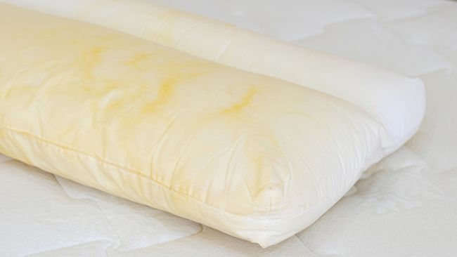 7 reasons why your mattress and pillow are turning yellow — and how to ...