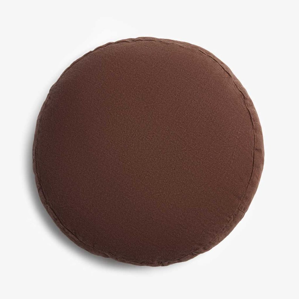 This pillow trend is modern, minimalist and makes your couch look more ...