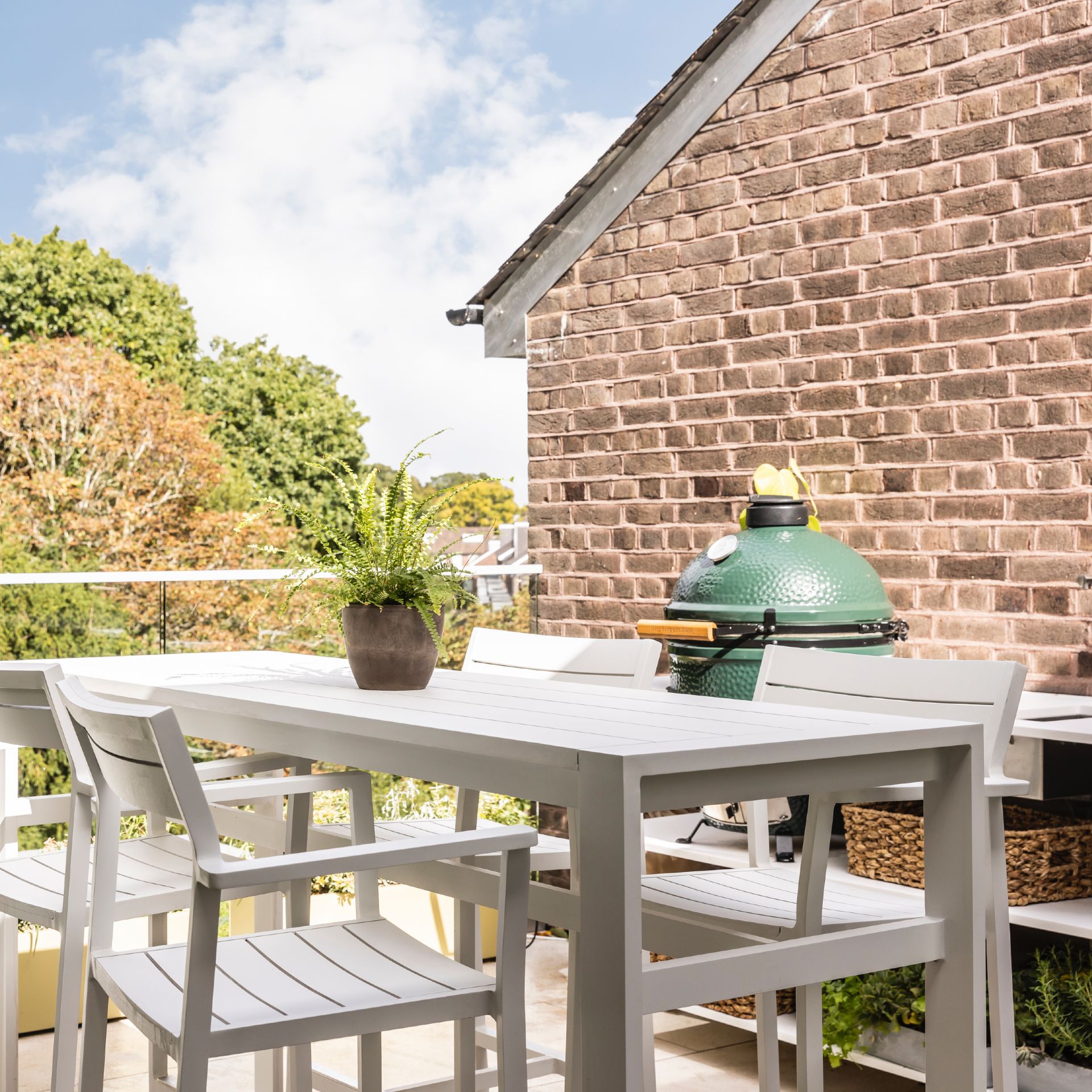 10 small outdoor kitchen ideas that will work in the tiniest of spaces ...