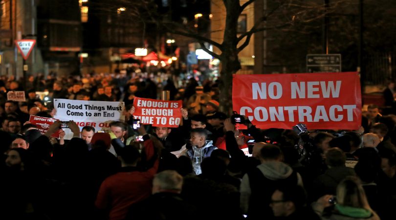 Arsenal fans' 'Wenger out' protest plane scuppered by bad weather ...
