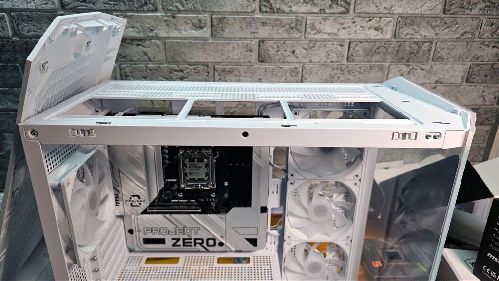 I built a PC With MSI's Project Zero Motherboard: Moving all the ports ...