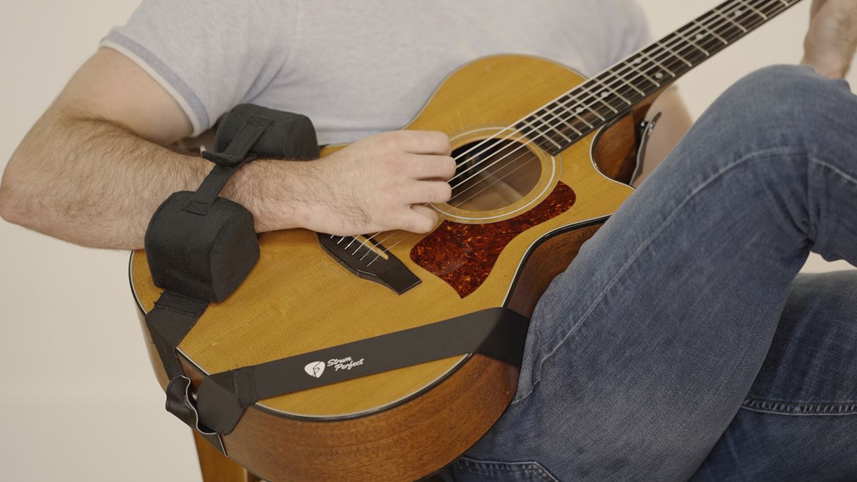 Strum Perfect is a guitar attachment that aims to help beginners learn ...