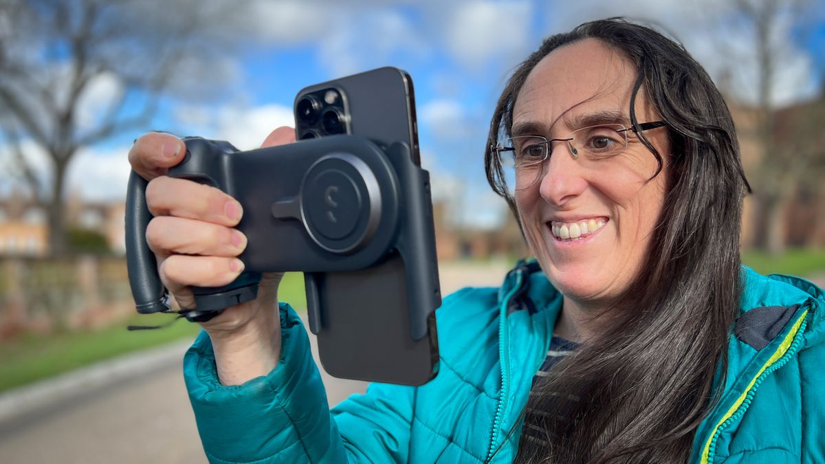 Best iPhone camera grips: rigs and cages to hold your smartphone steady ...