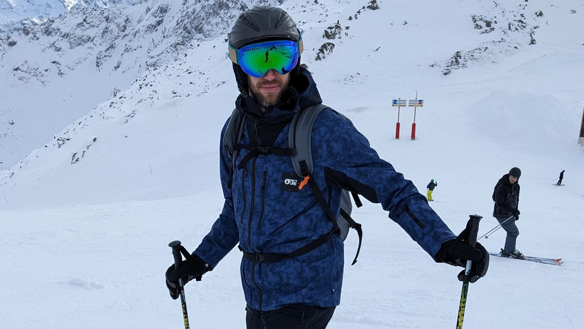 The best ski jackets for men: protection on the slopes | Advnture