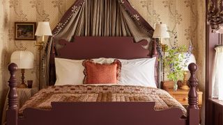30 years since Clueless, Cher's dressing room remains trendy | Homes ...