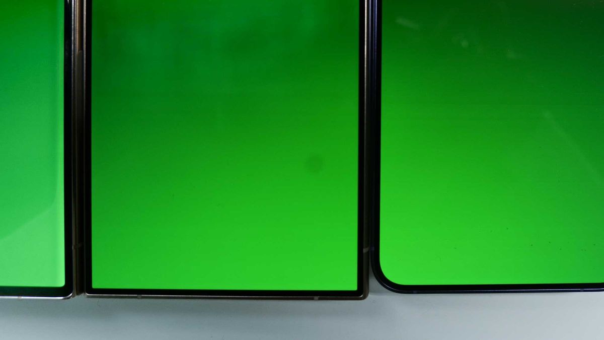 J'ai Vérifié Mon Galaxy S24 Pour Voir Si Son écran Avait Un Effet Mura ...