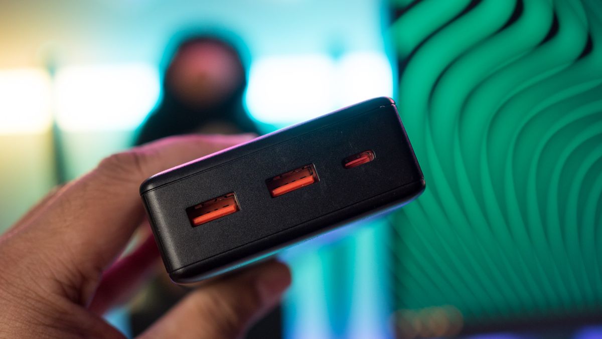 Stuffcool Major Max power bank review: A decent choice if you use a ...