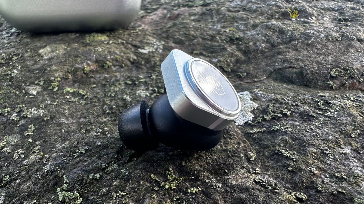 Master & Dynamic MW09 review: Premium earbuds that are worth every cent ...