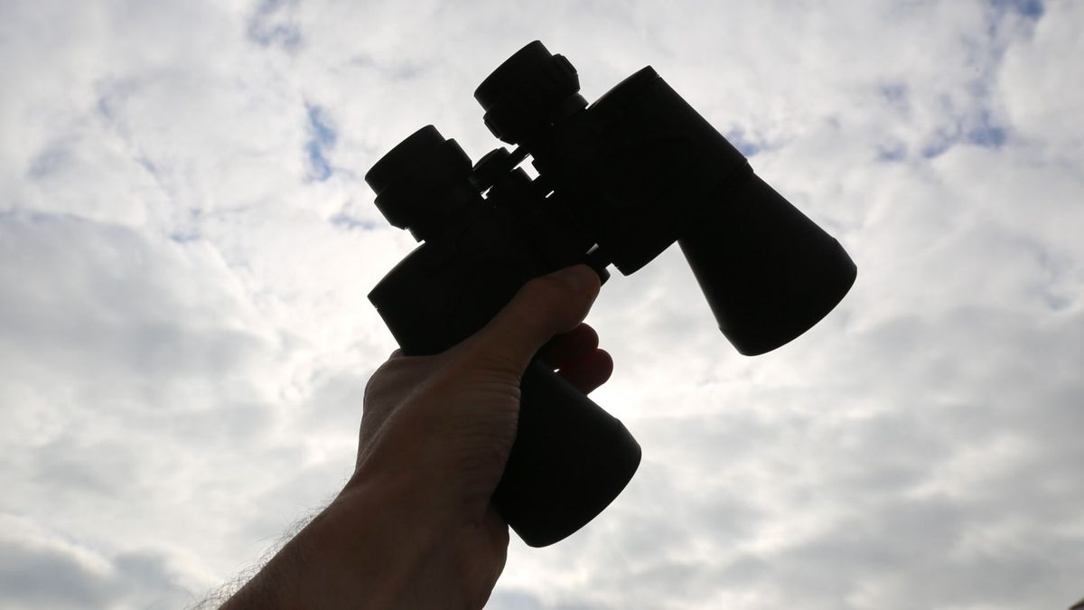 Celestron UpClose G2 10x50 Binoculars review | Space