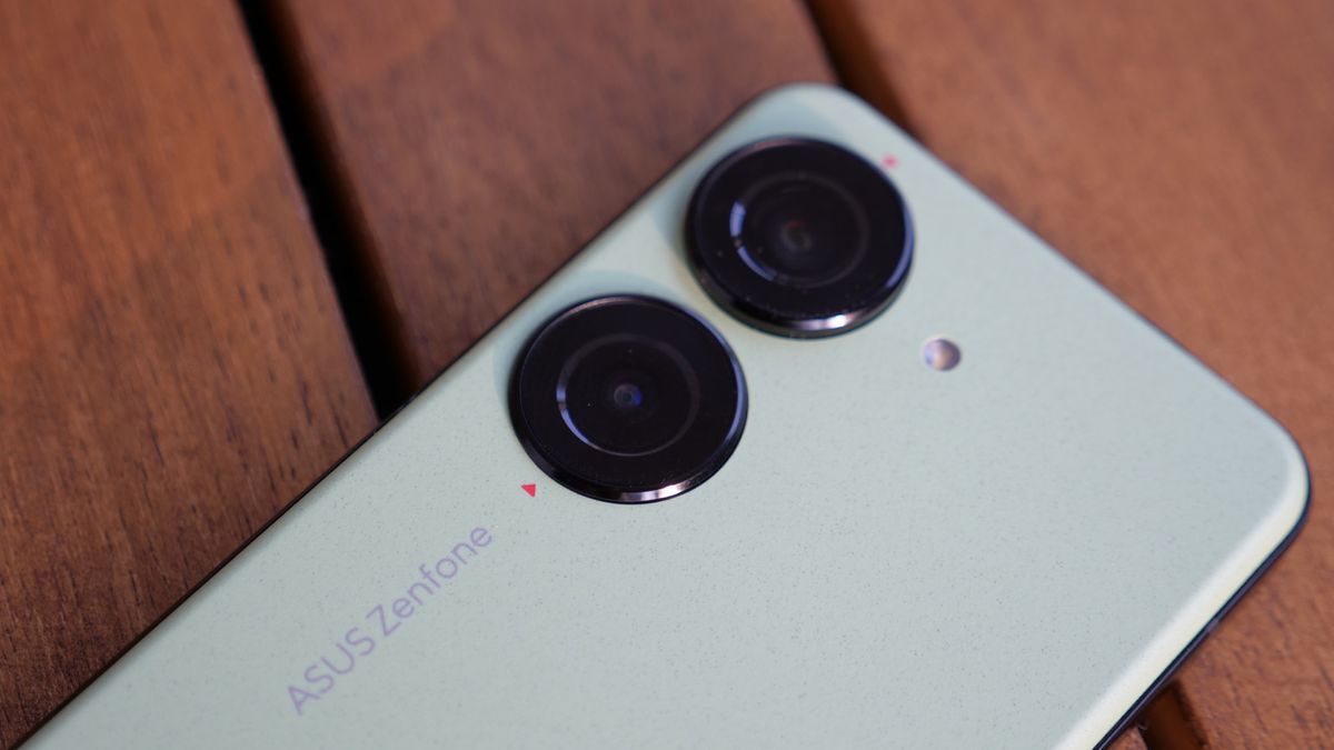 Asus Zenfone 10 review: A mighty mini phone | Laptop Mag