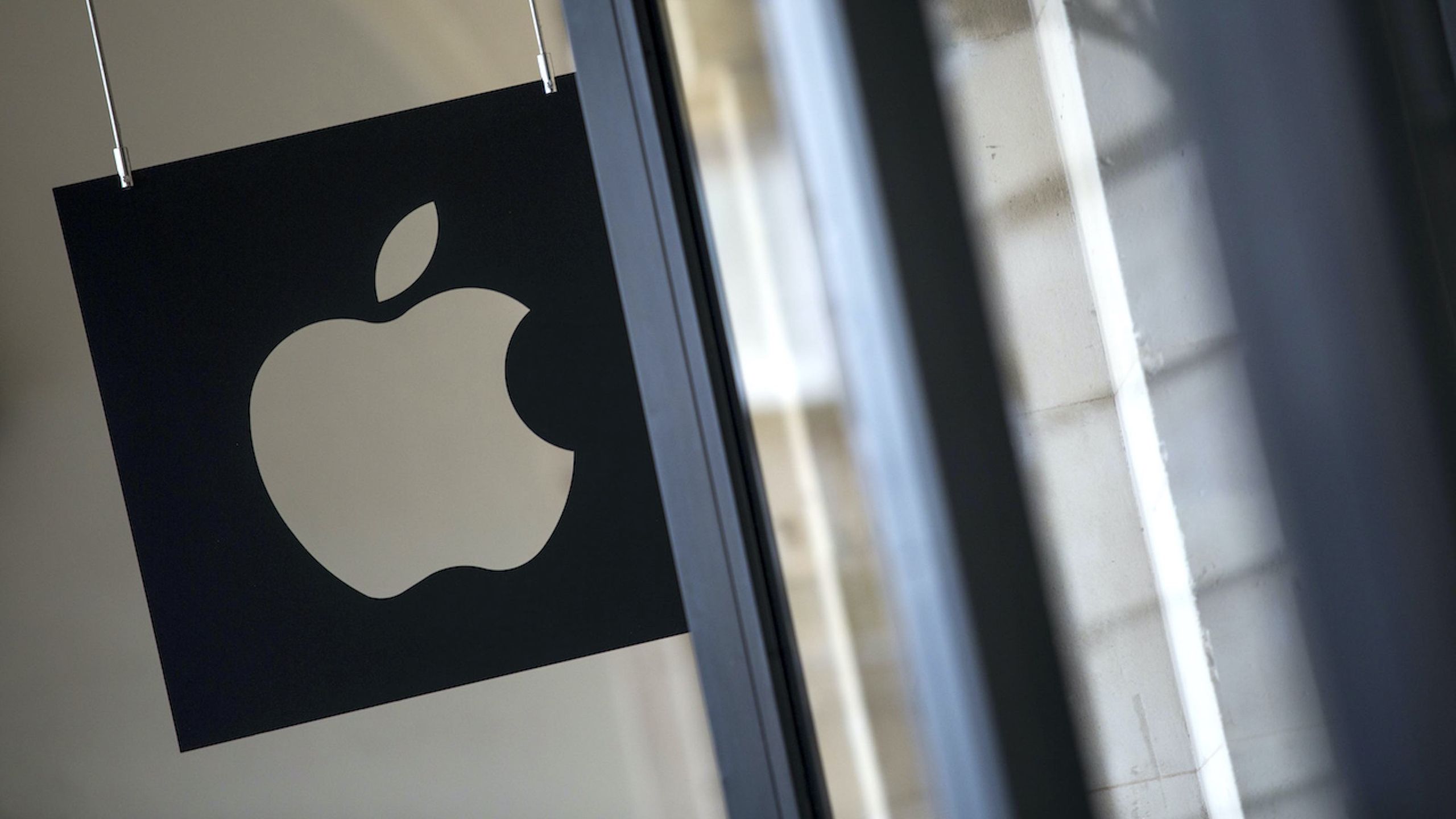 Why Did Warren Buffett Slash His Stake in Apple Stock? | Kiplinger