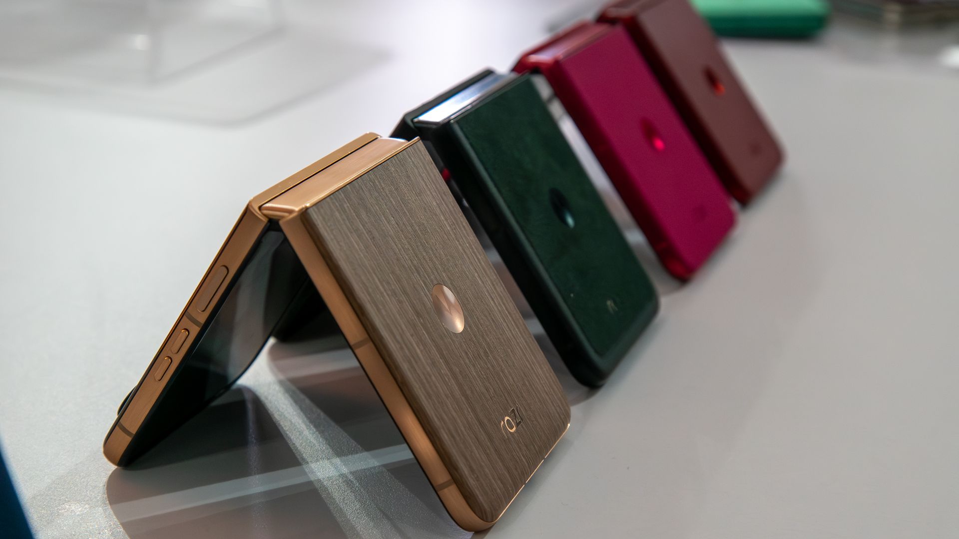 The new Motorola Razr 2025 series takes a page out of Samsung's book ...