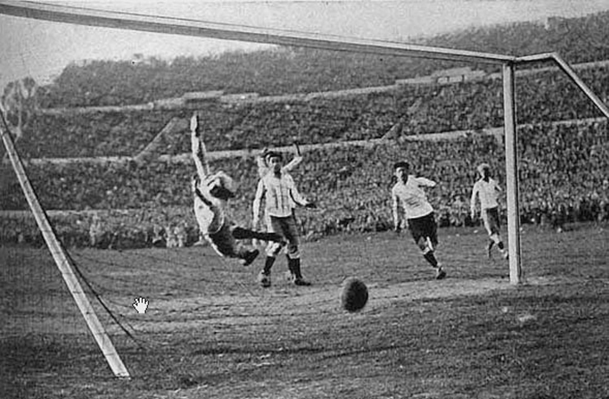 These photos of the very first FIFA World Cup Final are surprisingly ...