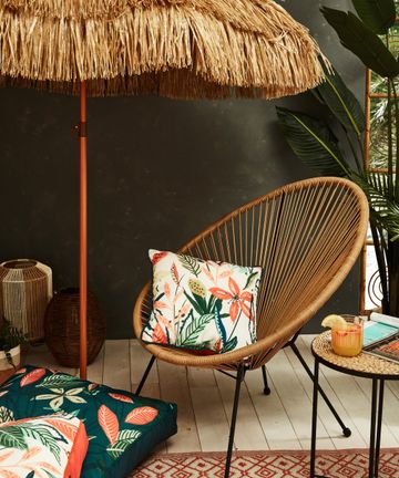 B&M garden furniture is back with a striking outdoor sofa | Gardeningetc