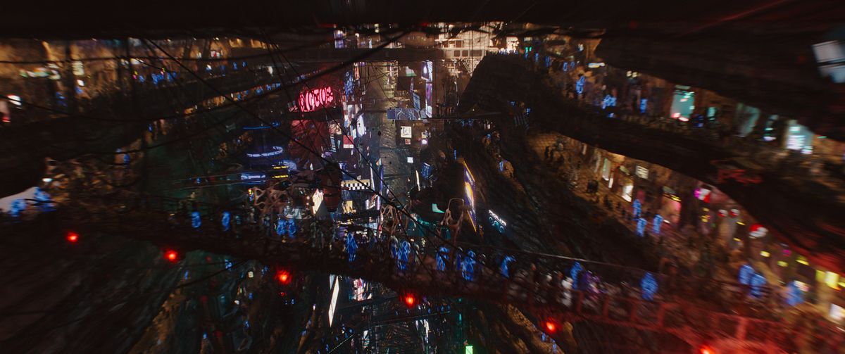 Space Epic 'Valerian' Visits Colorful Worlds in New Trailer | Space