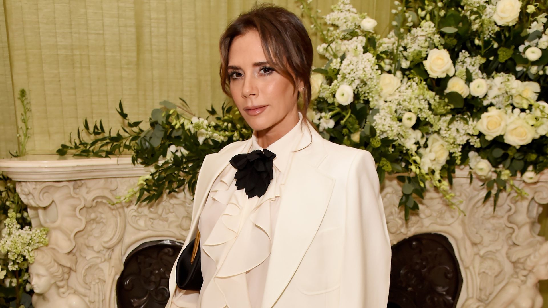 Victoria Beckham’s easy way of wearing white jeans is minimalist ...