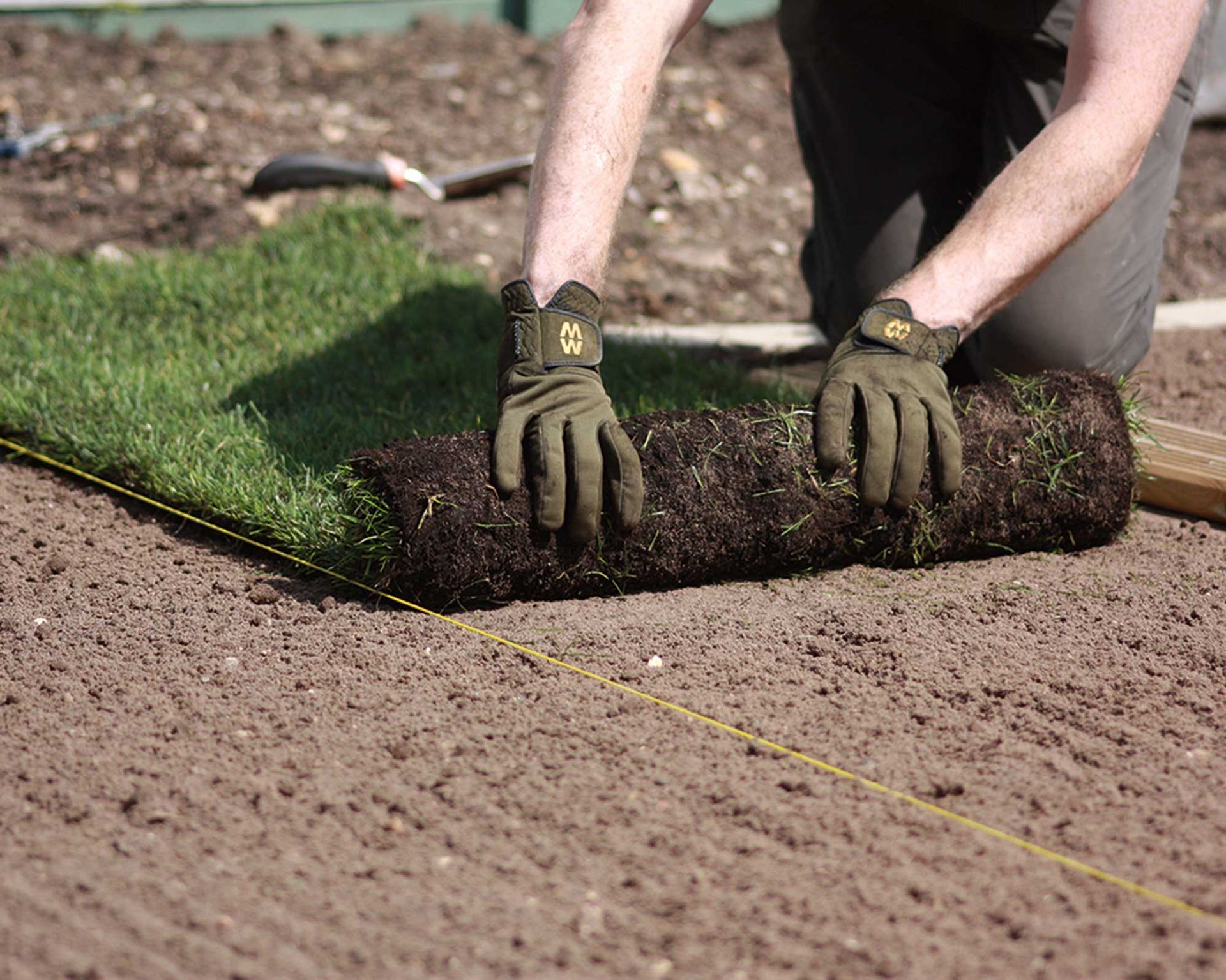 How to lay turf: 6 steps for a lush green lawn | Gardeningetc