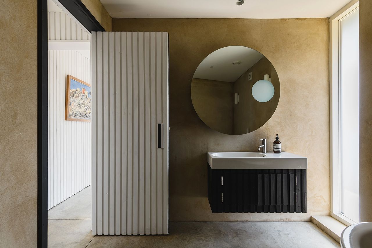 This uber-modern beach house is a lesson in loft-style living | Livingetc