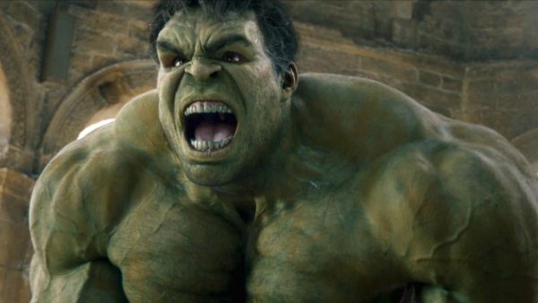 Mark Ruffalo Shows Off His Hulk Smash Hands In New Thor 3 Set Video ...