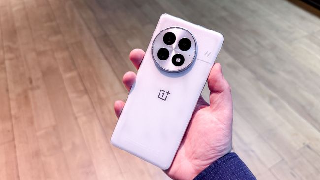 The OnePlus 45W Liquid Cooler is the weirdest thing at MWC — here’s how ...