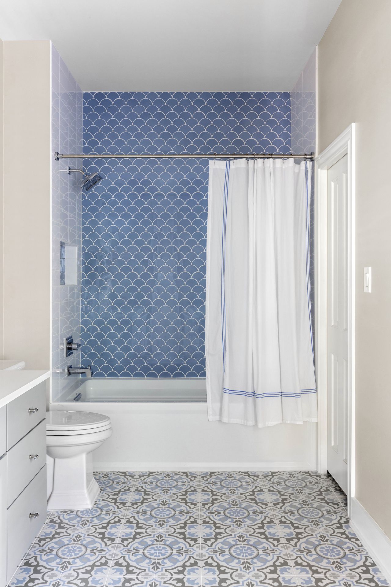 Small bathroom shower tile ideas: 15 space-enhancing designs | Real Homes