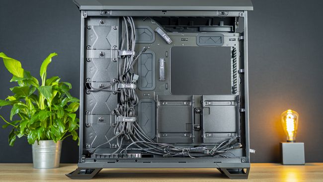 Fractal Design Torrent Review: Totally Different, Totally Cool | Tom's ...