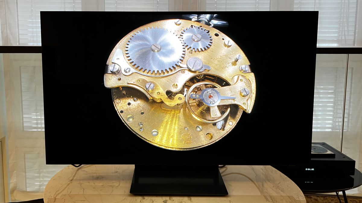 I tried Samsung's new small OLED TV, and it's a winner despite lacking ...