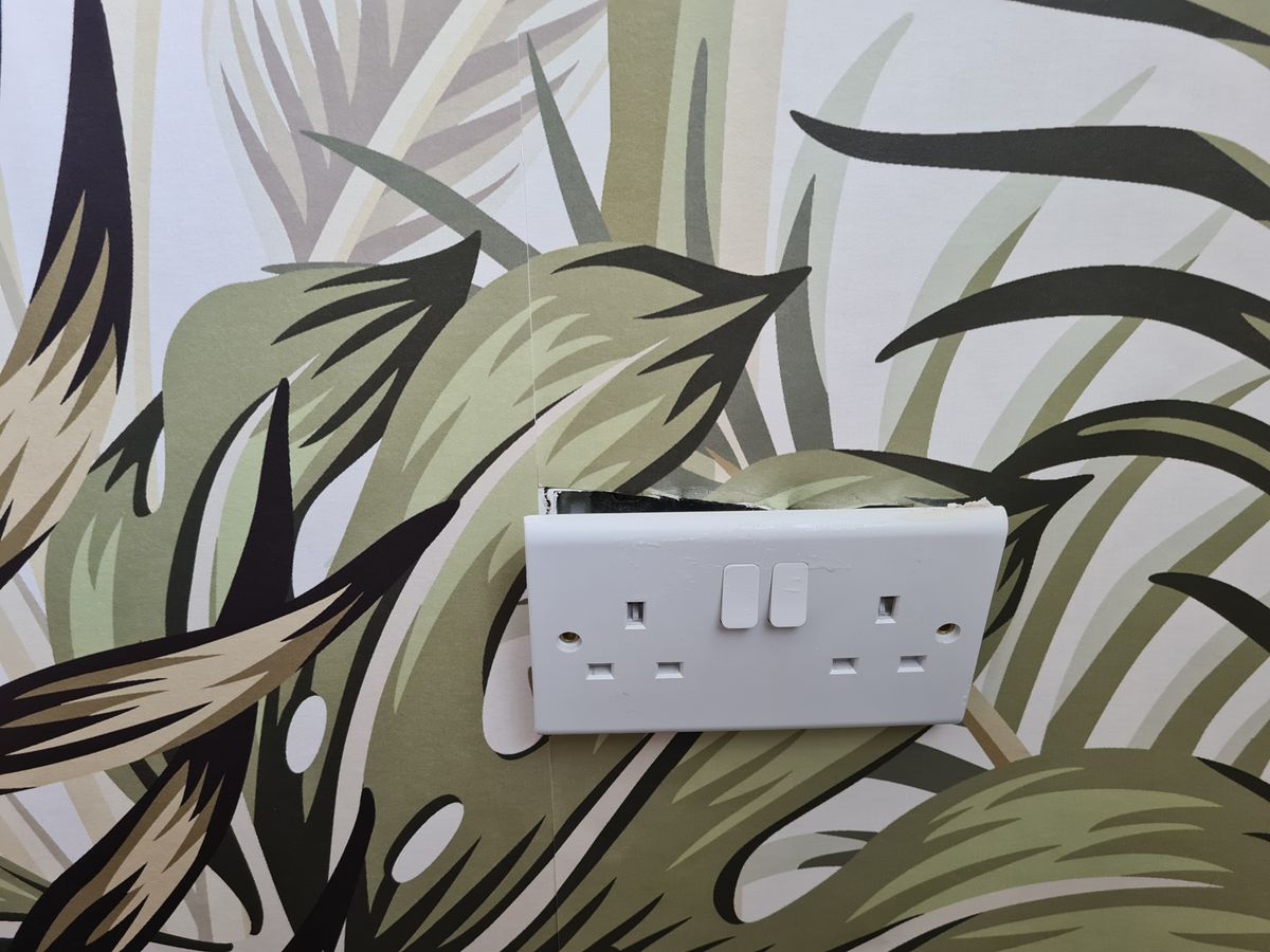 How to wallpaper like a professional | Homebuilding