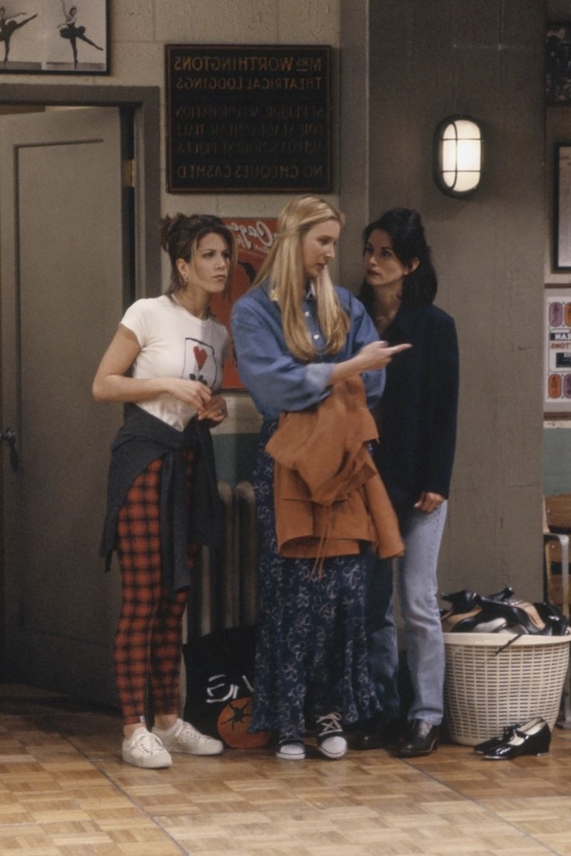 'Friends' Set Photos - Behind-the-Scenes 'Friends' Cast & Set Pictures ...