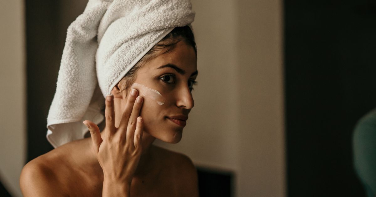The ideal night-time skincare routine according to experts | Marie ...