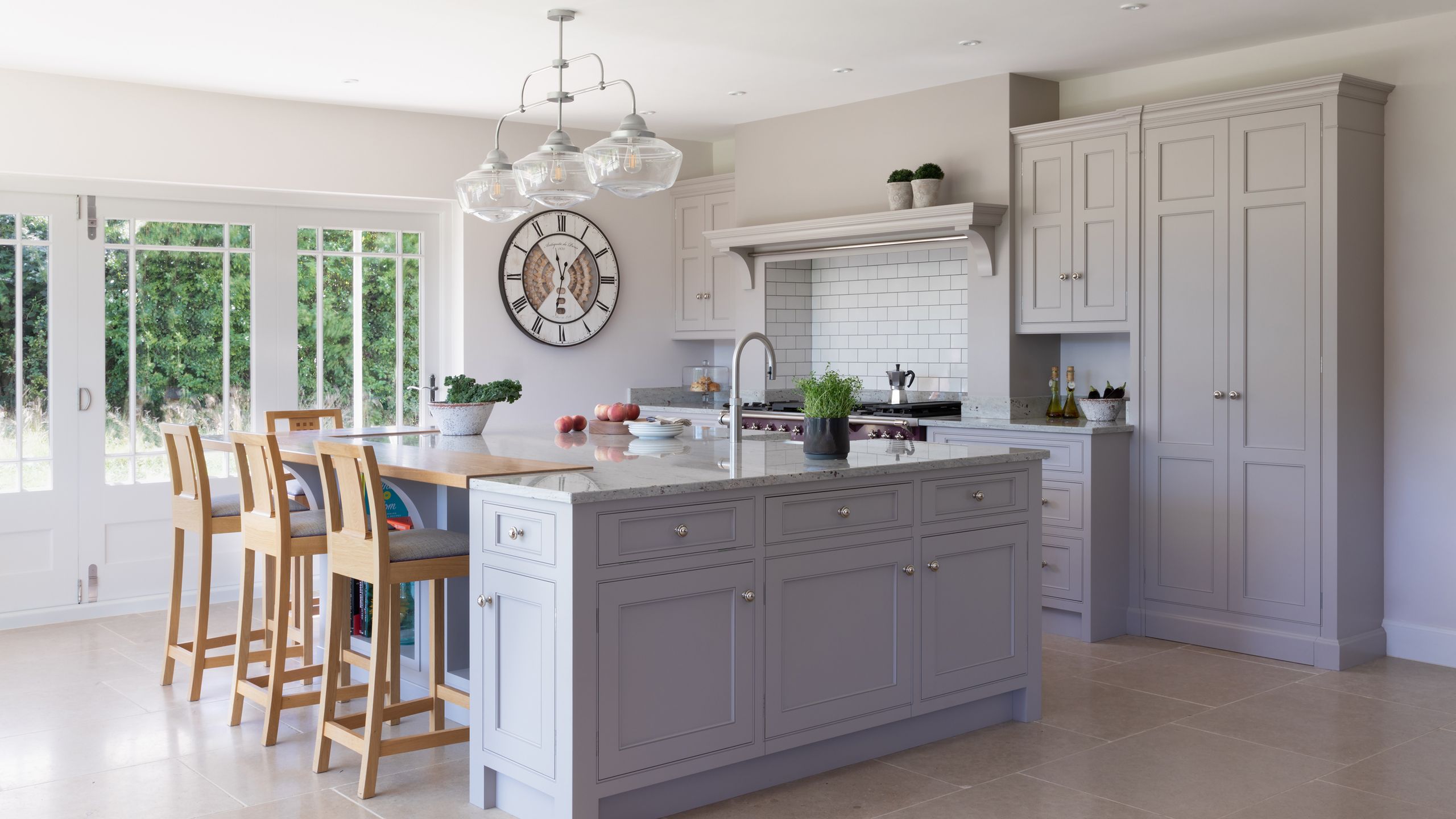 This country kitchen uses clever features to create a dream hosting ...
