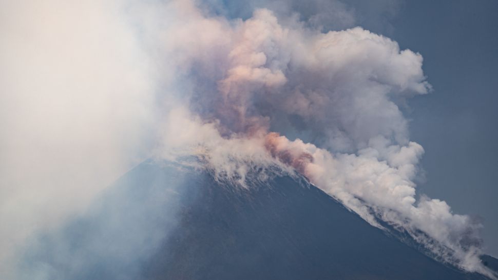 Mount Etna eruption in images: See Europe's largest active volcano blow ...