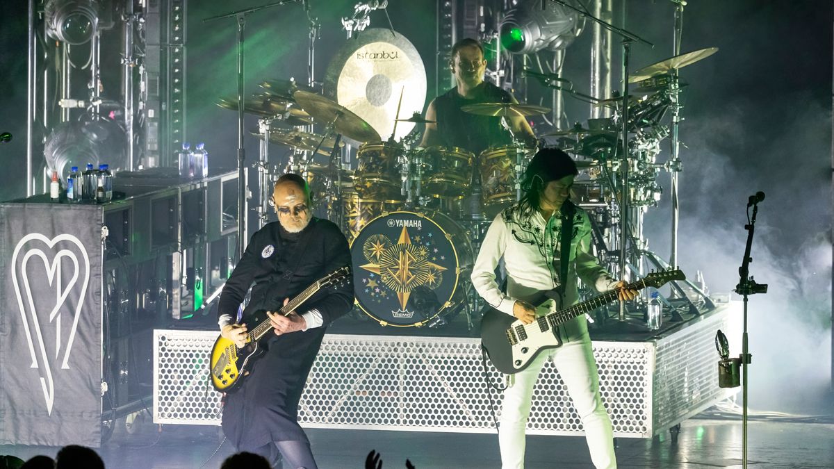 The Smashing Pumpkins Are Looking For A New Guitarist And Anyone Can Apply Guitar World
