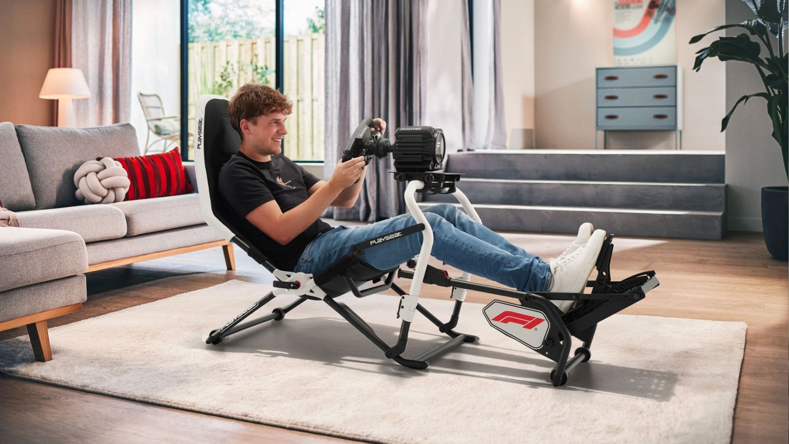 A high-end F1 sim racing seat that doesn't take up a whole room? This ...