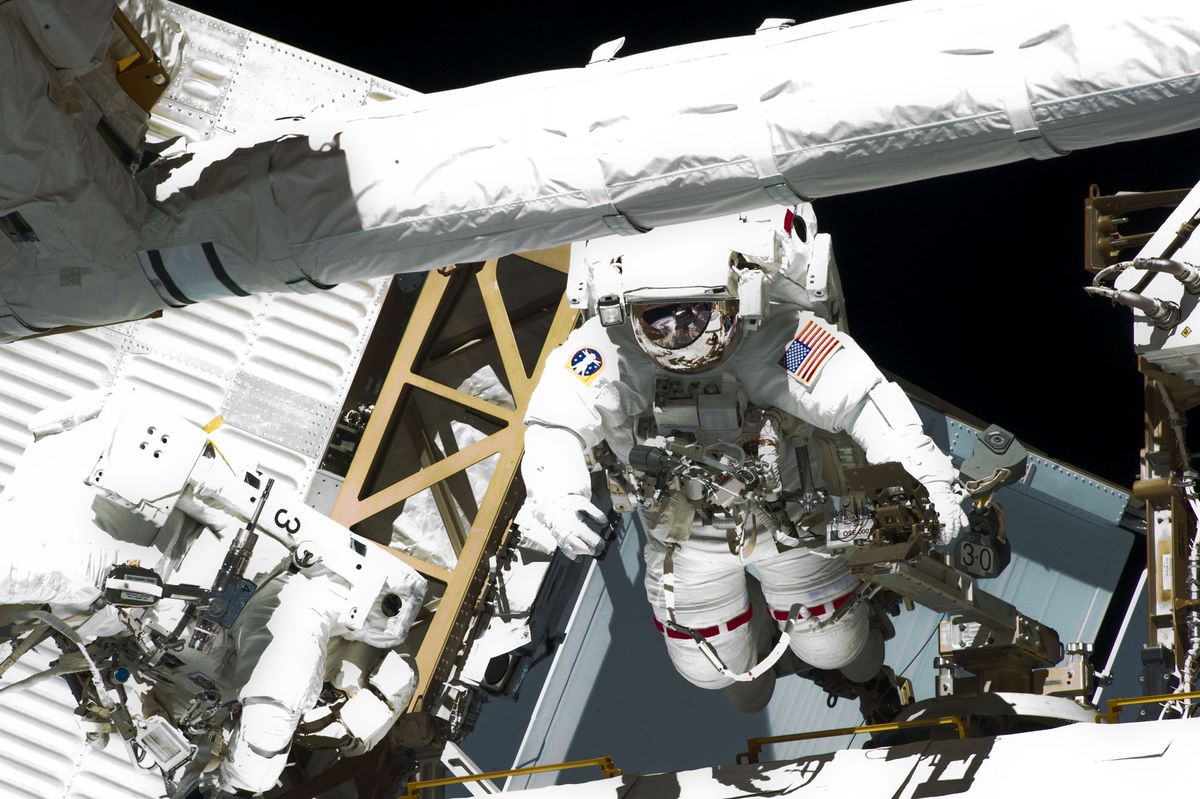 Amazing Spacewalk Photos: Shuttle Endeavour at Space Station | Space