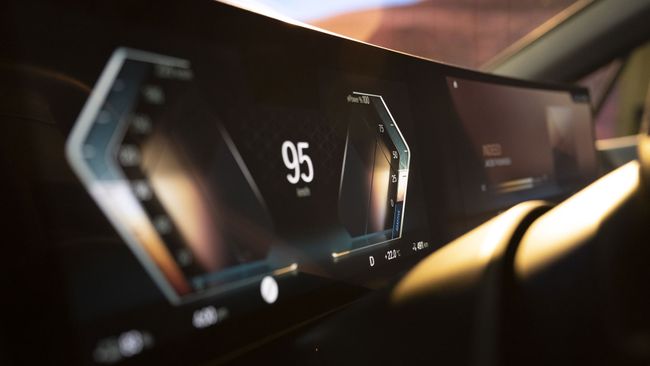 BMW's new car AI has a 'face' that expresses emotions in 'human-like ...