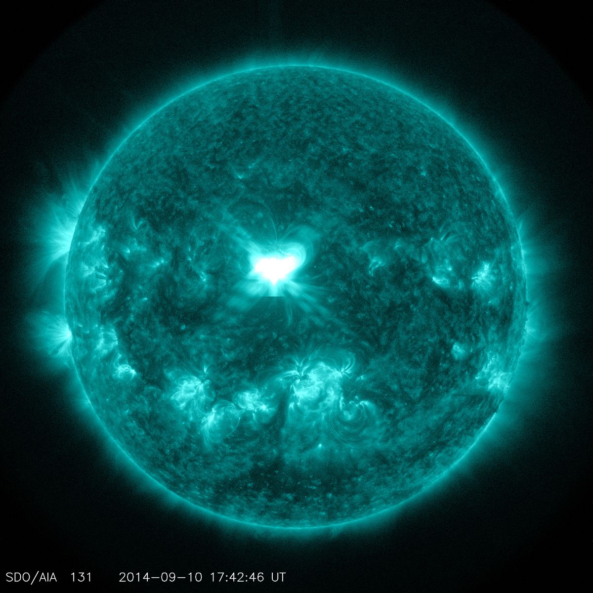 Sun Unleashes Major Solar Flare at Earth (Video) | Space