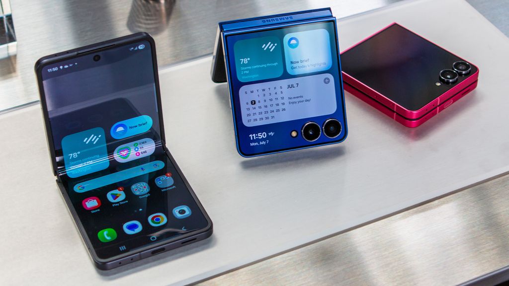 Samsung Galaxy Z Flip 7 vs. Motorola Razr Ultra 2025: Which one will be ...