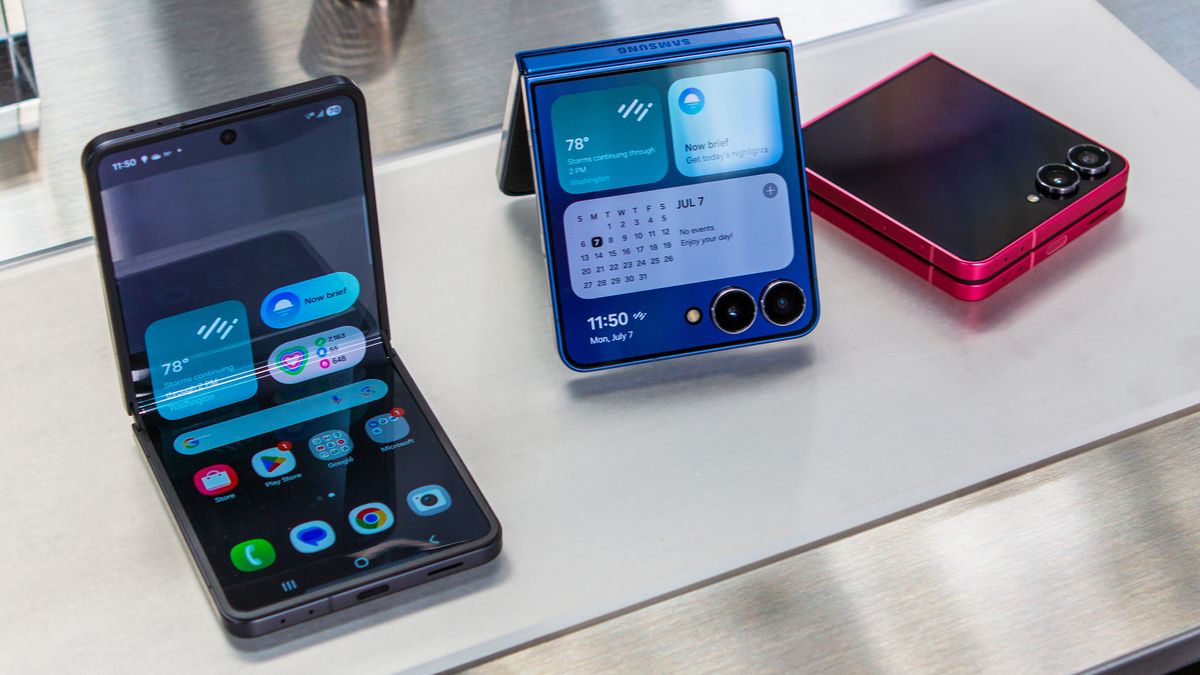 Samsung Galaxy Z Flip 7 vs. Motorola Razr Ultra 2025: Which one will be the first to fold ...