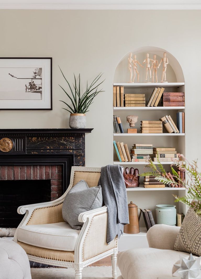 The rainbow bookshelf trend is over. Experts on what's new | Livingetc