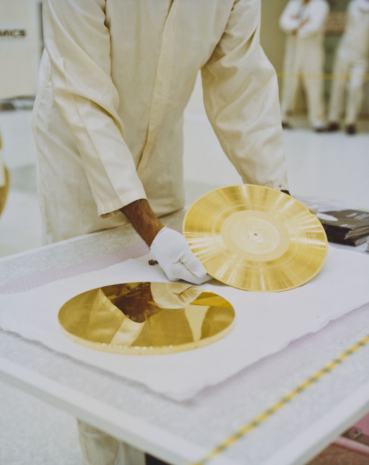 The Golden Record in Pictures: Voyager Probes' Message to Space ...